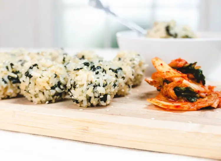 Handmade Korean Rice Balls Recipe (Jumeokbap) - Carving A Journey